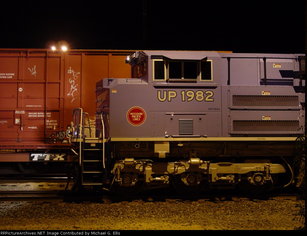 Side cab shot of UP 1982 (Retro MoPac)